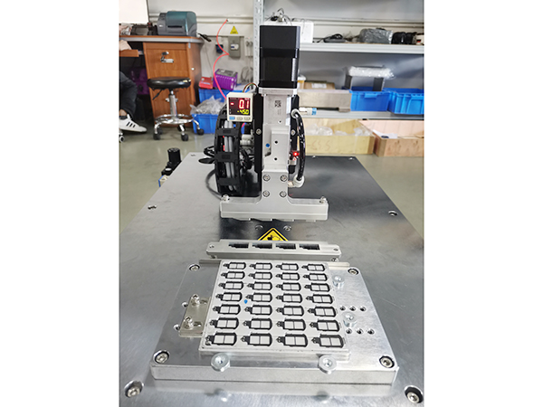 麦拉片半自动摆盘机BPM-S1-东莞市正远智能设备有限公司--半导体芯片分选机\全自动手机镜头模组贴附机、全自动手机镜头滤光片贴附机